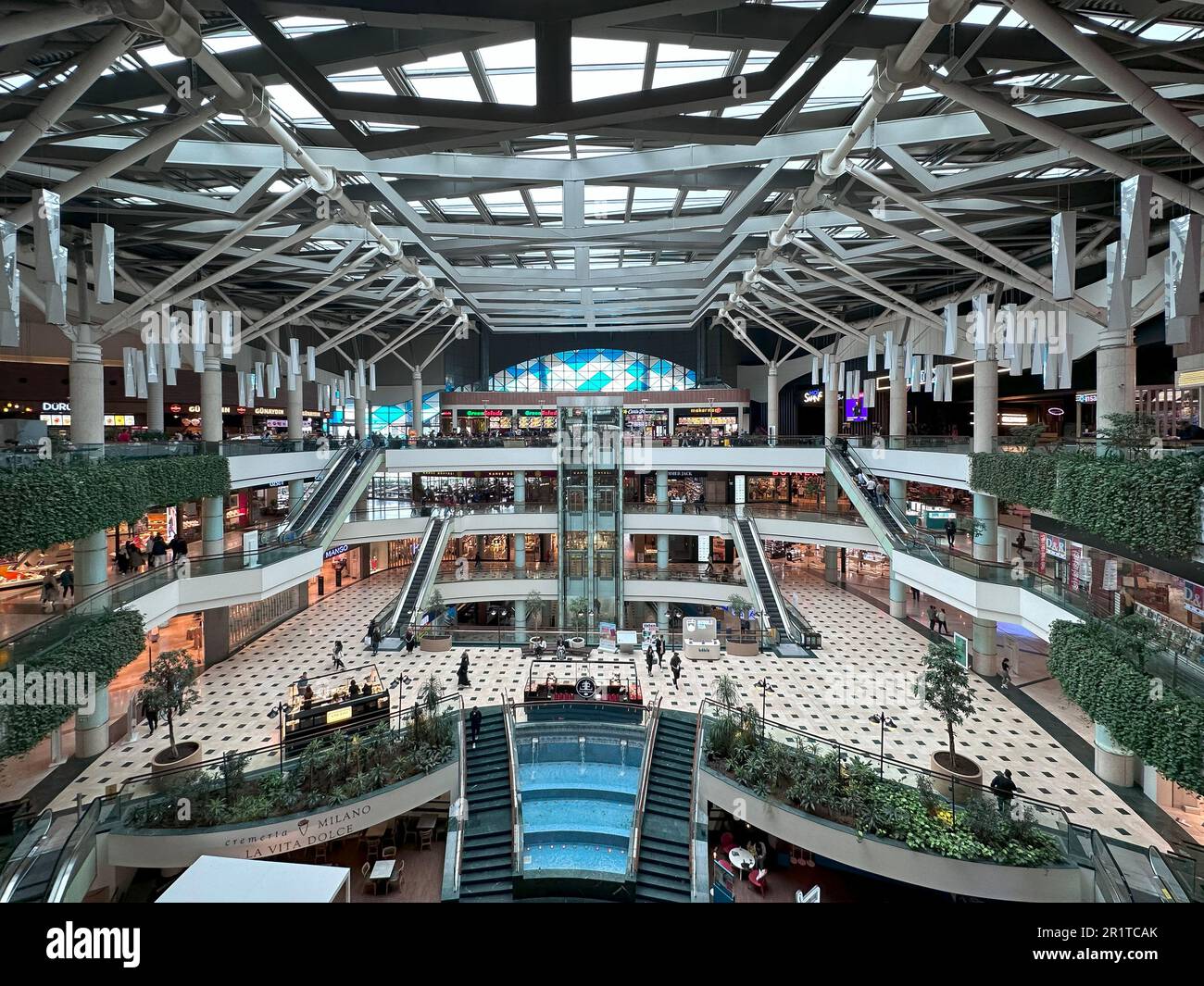 Intérieur du parc Istinye qui est l'un des plus populaires et célèbre ...