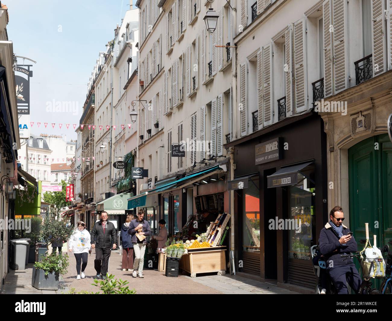 Scène de rue parisienne Banque de photographies et d’images à haute ...