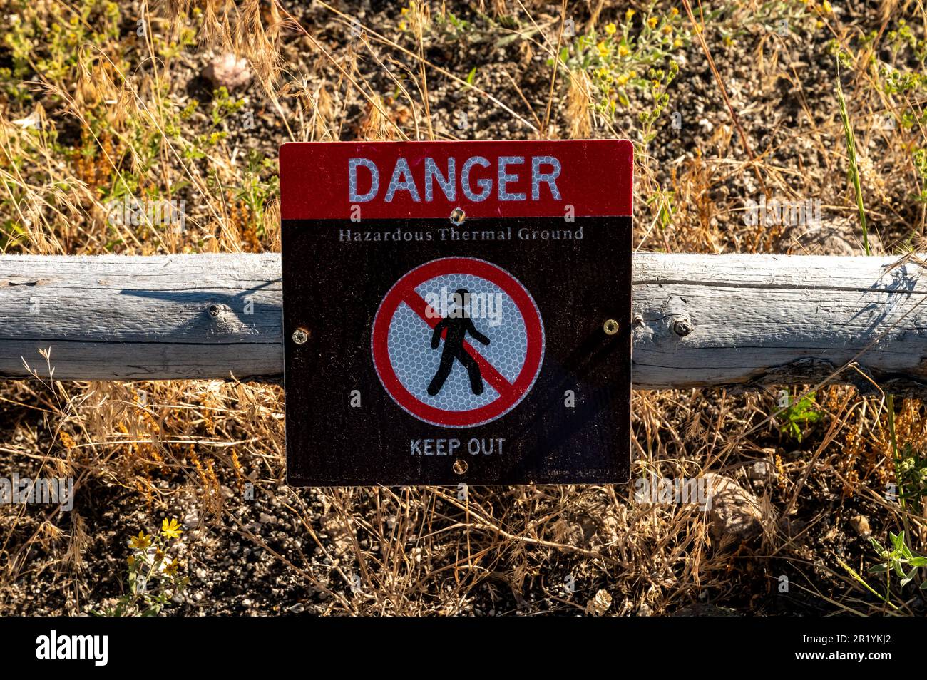 Caution sign yellowstone national park Banque de photographies et d ...