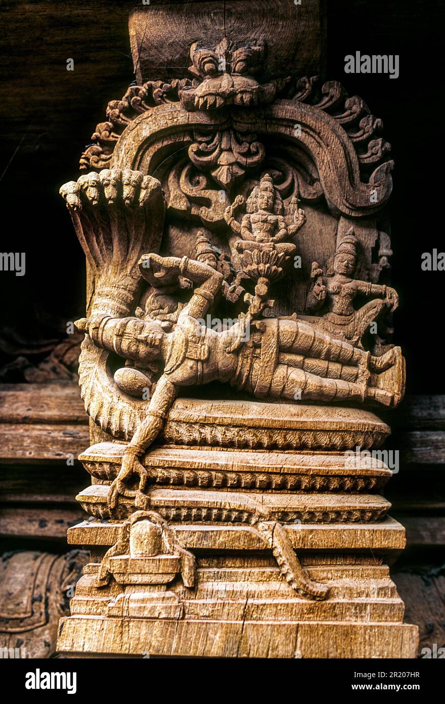 Brahma est né d'un lotus émergeant du nombril du Dieu Vishnu, 17th ...