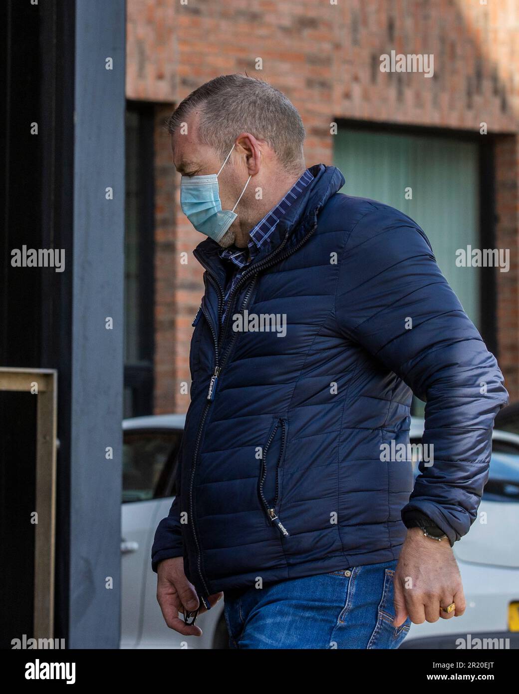 Andrew McDade arrive à Killymeal House, dans les Gasworks de Belfast ...