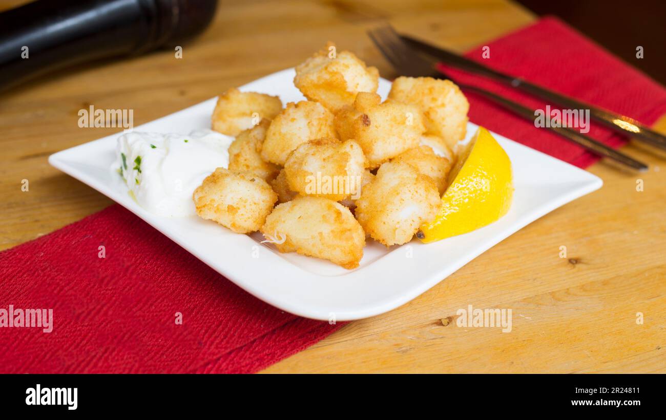 Recette tapas de calamars frits Banque de photographies et d’images à ...