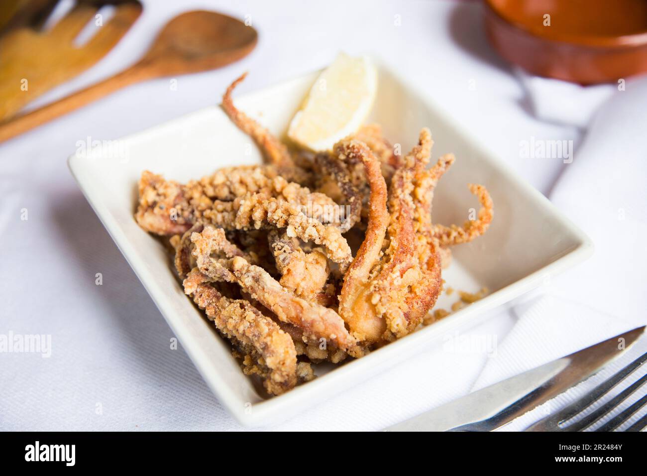 Recette tapas de calamars frits Banque de photographies et d’images à ...