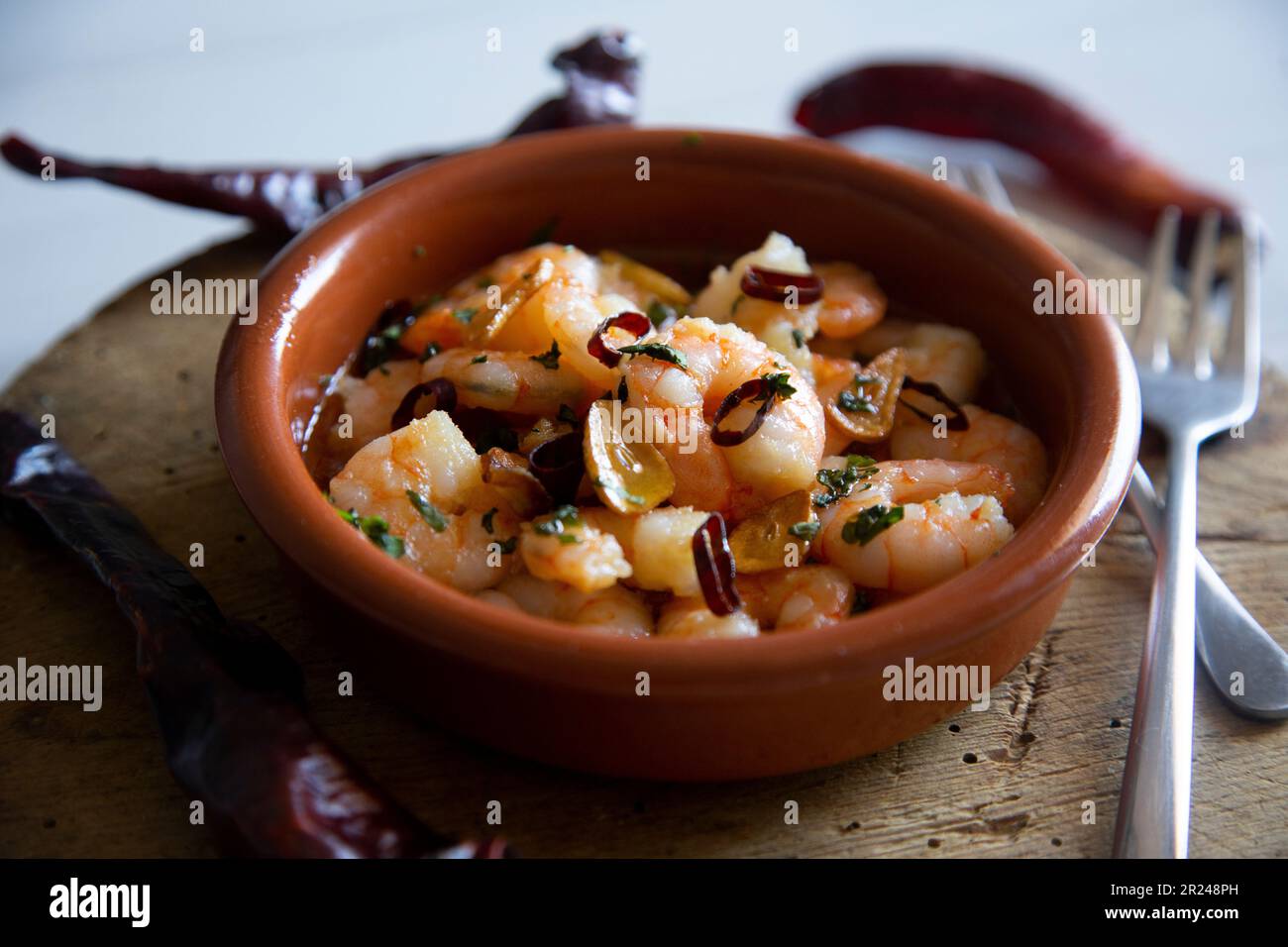 Gambas al ajillo. Crevettes Scammi. Recette traditionnelle de tapa du ...