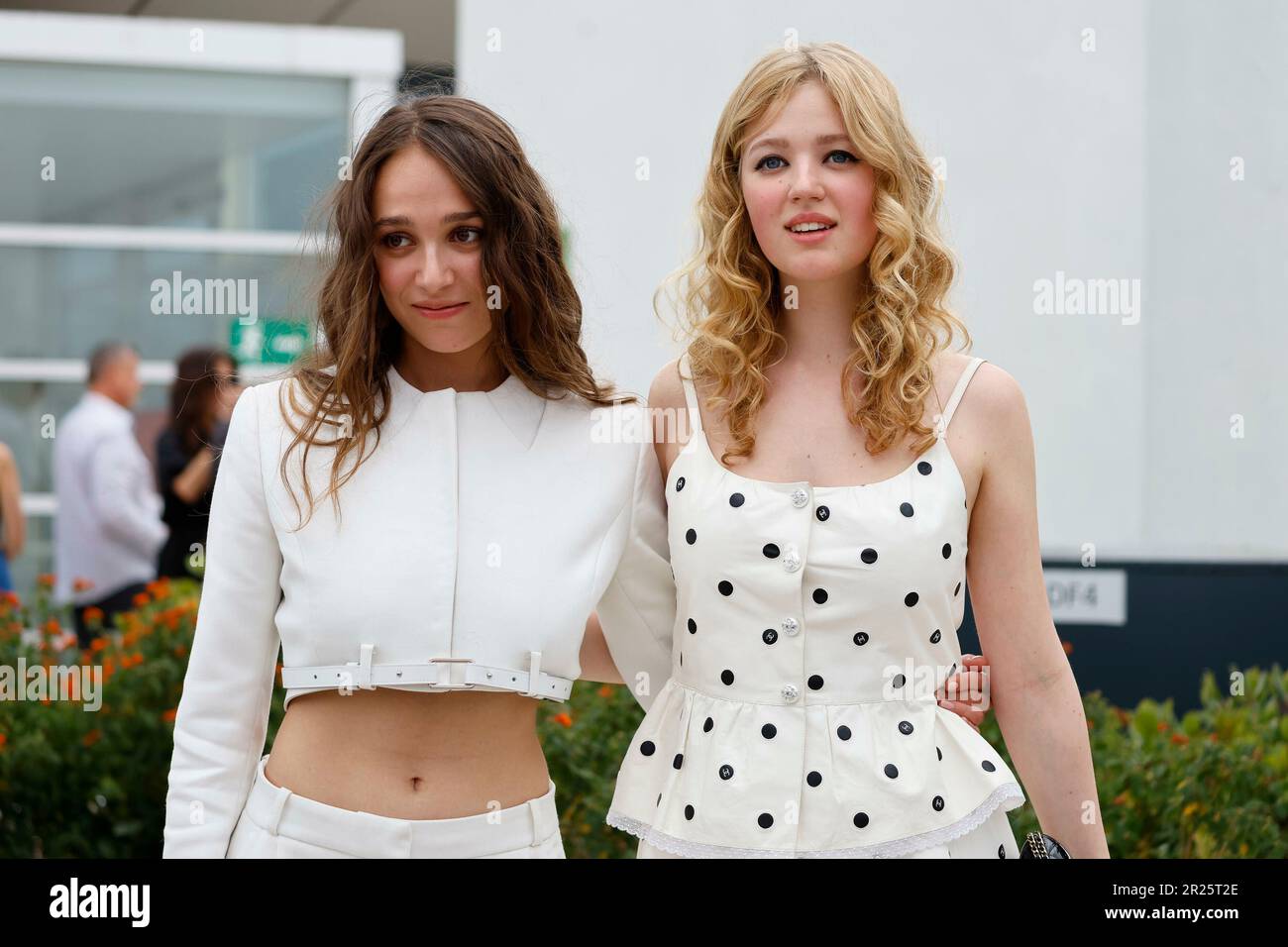 Cannes, France, le 17 mai 2023. CAPUCINE Valmary et Pauline Pollmann posent au photocall 'Jeanne ...