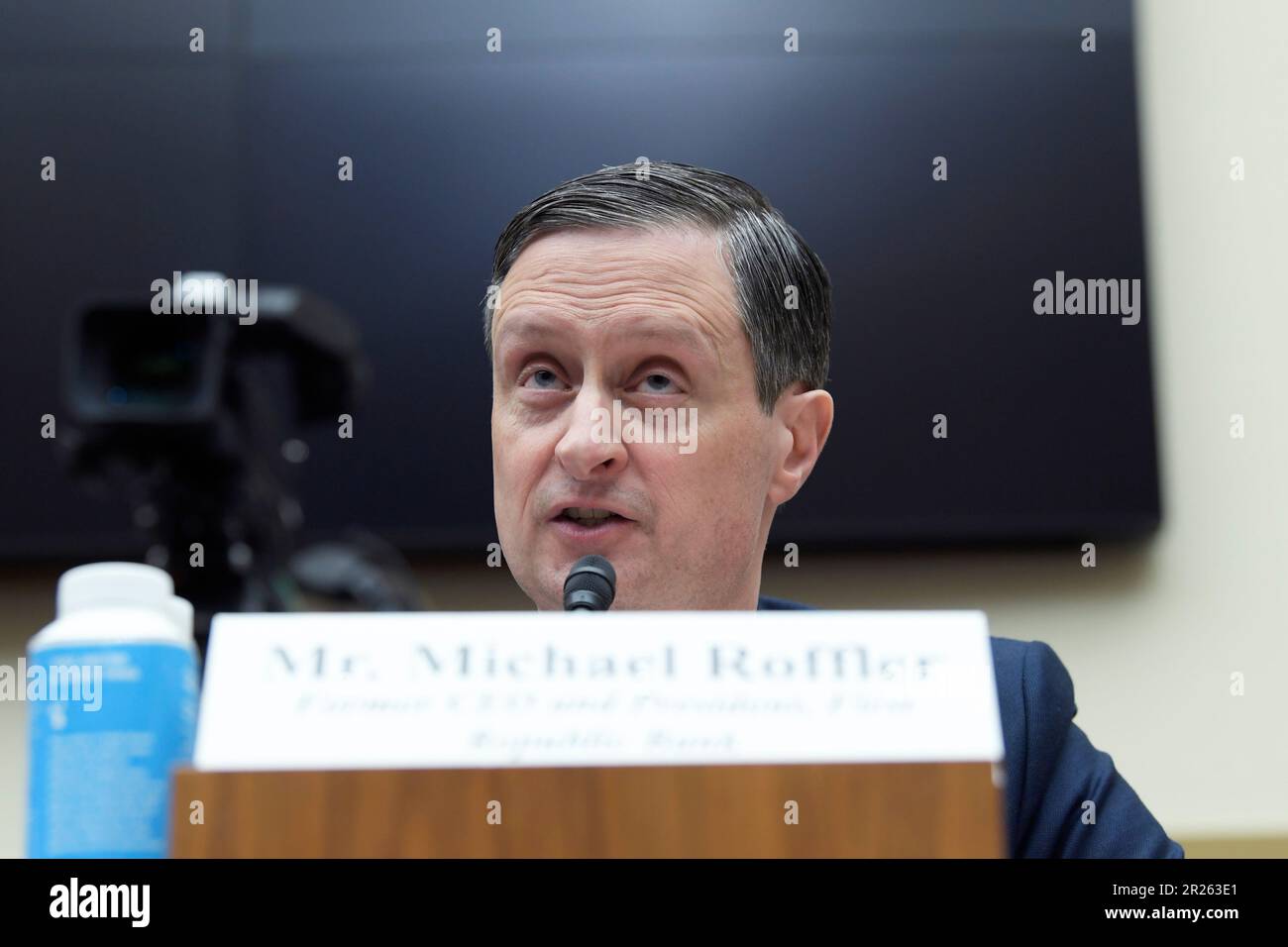 Bank failures Banque de photographies et d’images à haute résolution ...