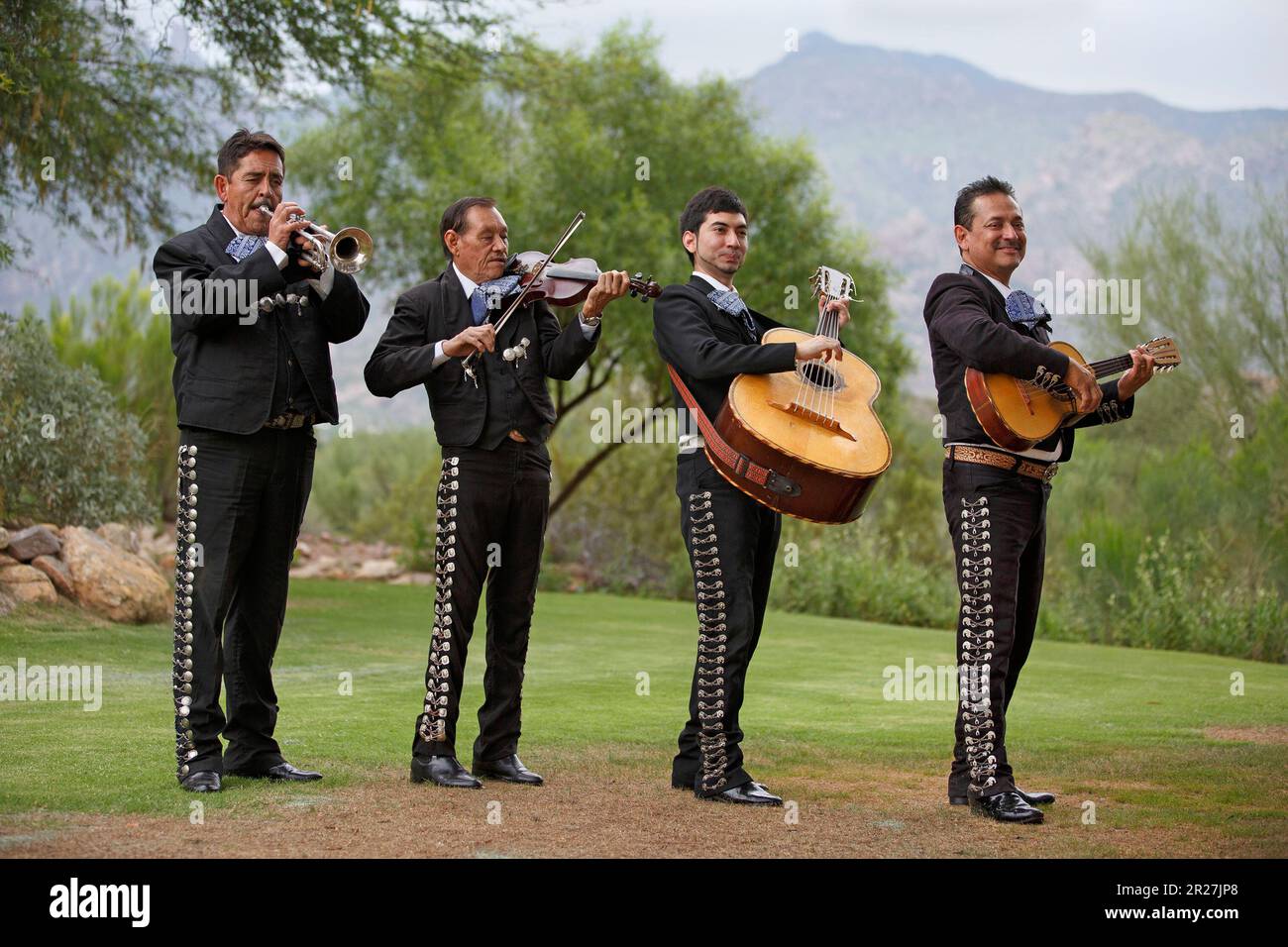 Mariachi outfit Banque de photographies et d’images à haute résolution ...