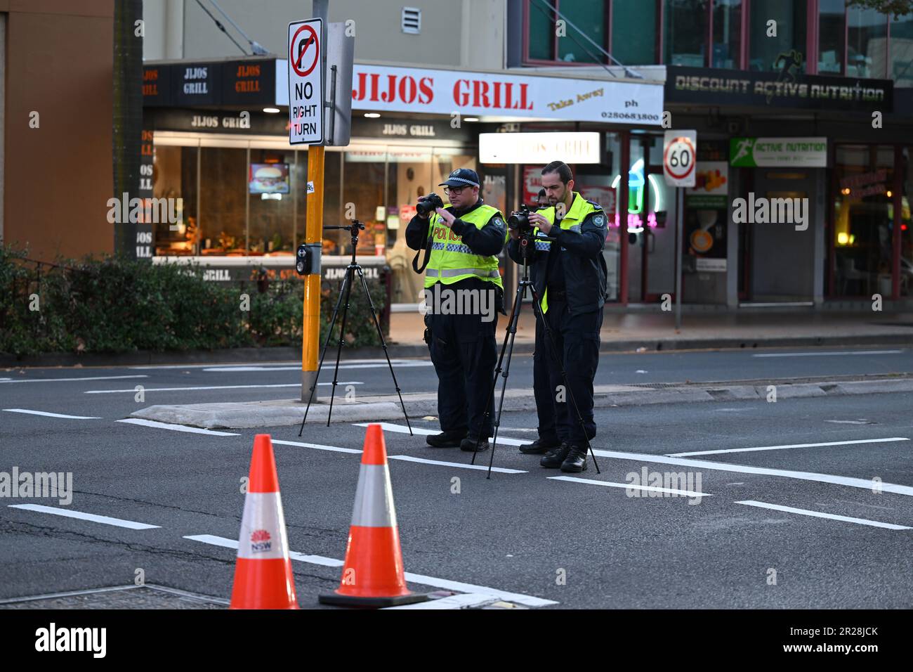 NSW les enquêteurs de police travaillent sur les lieux d'un accident de ...