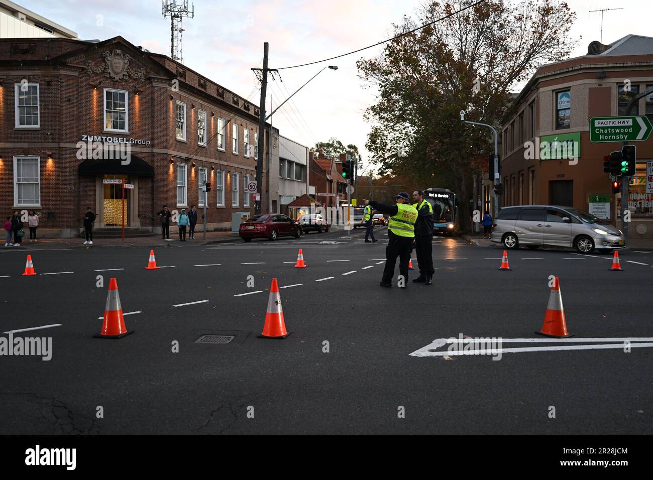 NSW les enquêteurs de police travaillent sur les lieux d'un accident de ...