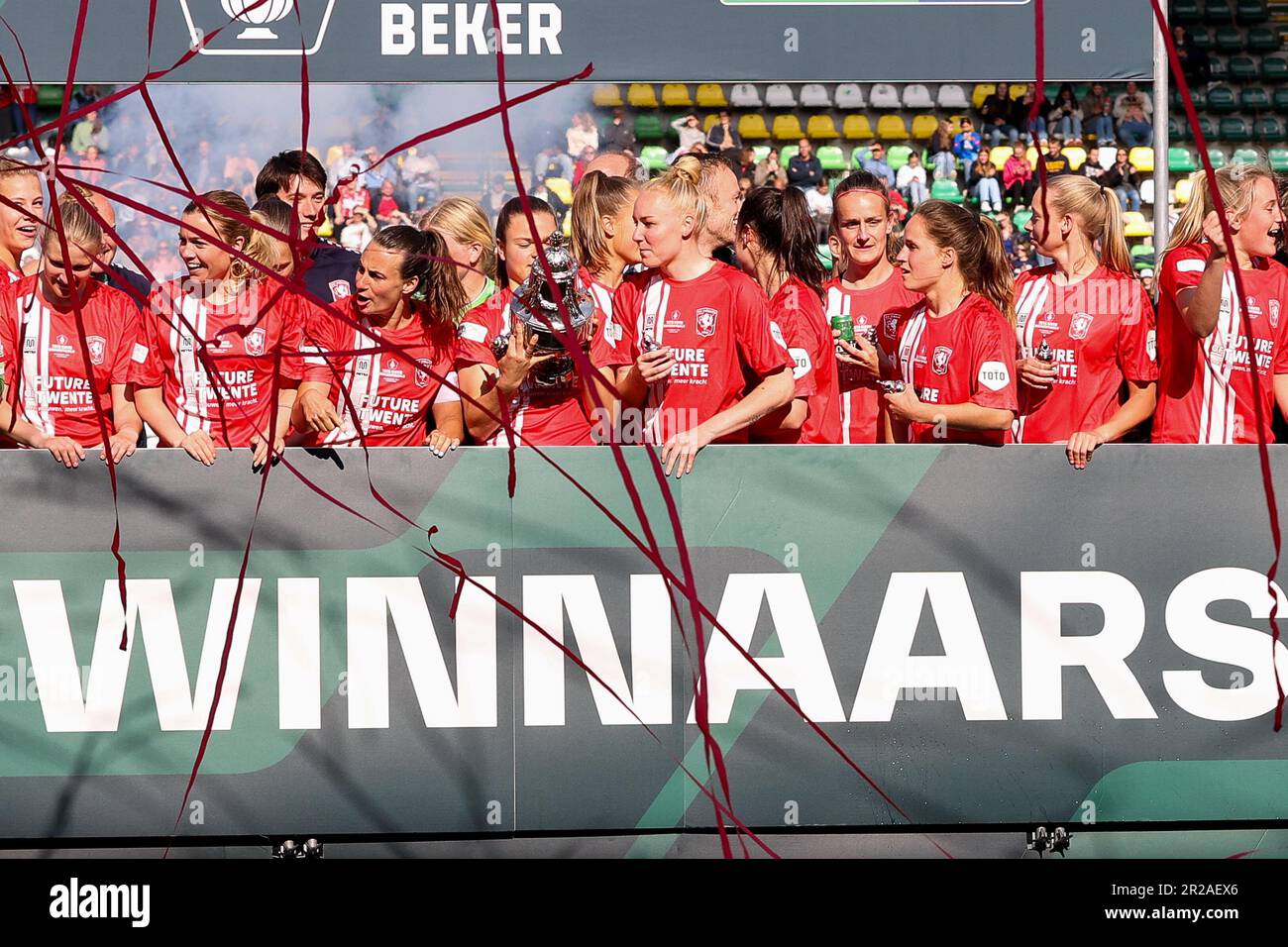 DEN HAAG, PAYS-BAS - MAI 18 : Daphne van Domselaar du FC Twente ...