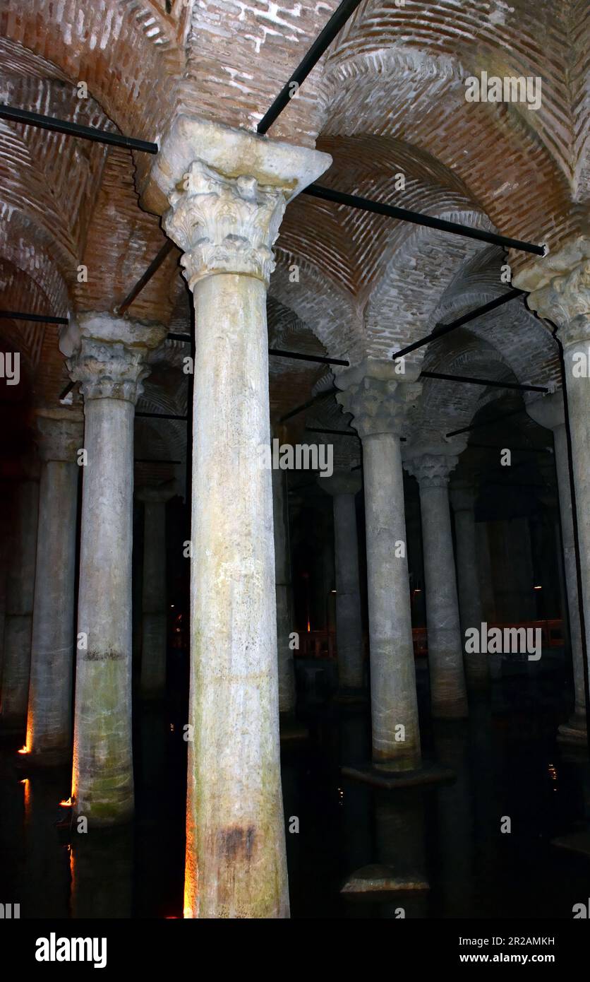Colonnes, Citerne Basilique ou Cisterna Basilique, Yerebatan Sarnıcı ...