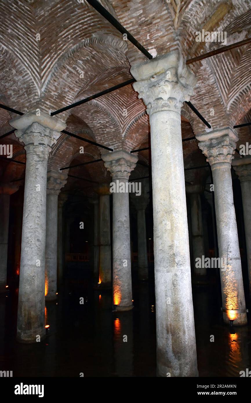 Colonnes, Citerne Basilique ou Cisterna Basilique, Yerebatan Sarnıcı ...