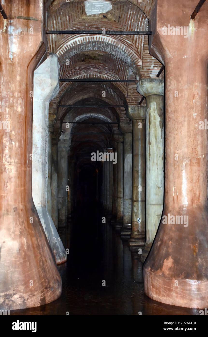 Colonnes, Citerne Basilique ou Cisterna Basilique, Yerebatan Sarnıcı ...