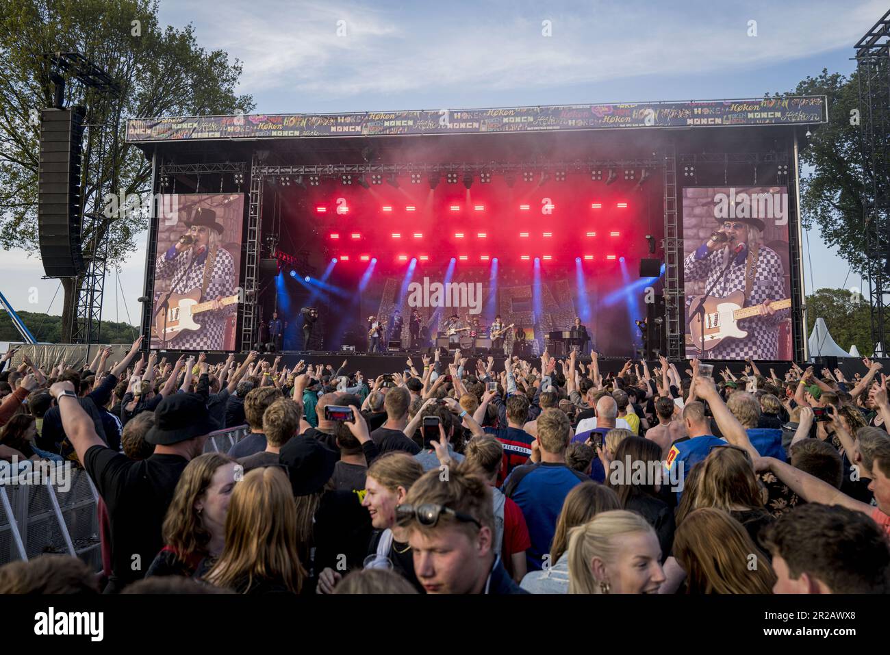 LOCHEM - fans lors de la représentation du groupe de dialectes ...