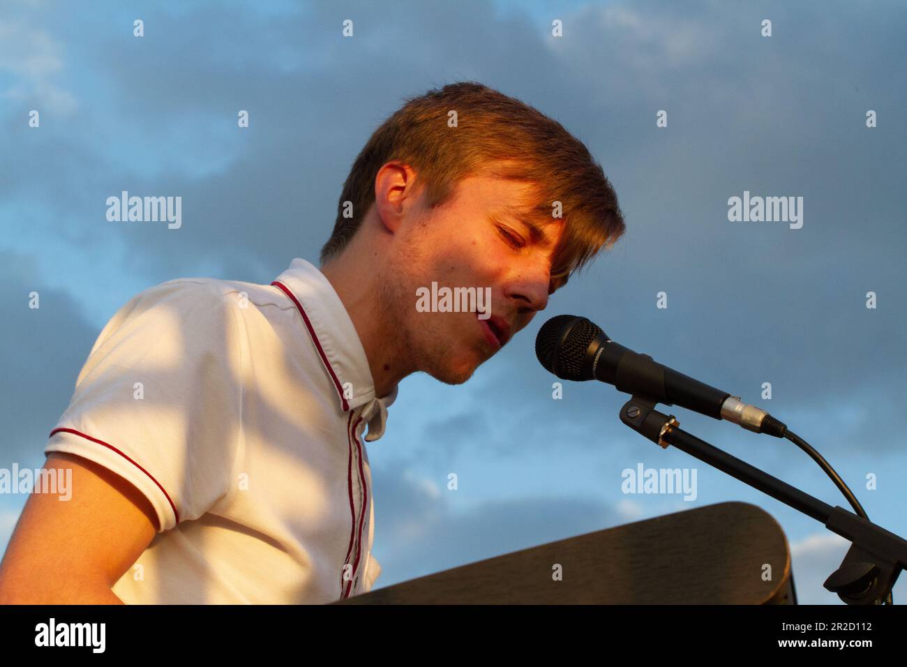 Norwich trio les signes ne dérangeent pas avec un bassiste au festival ...