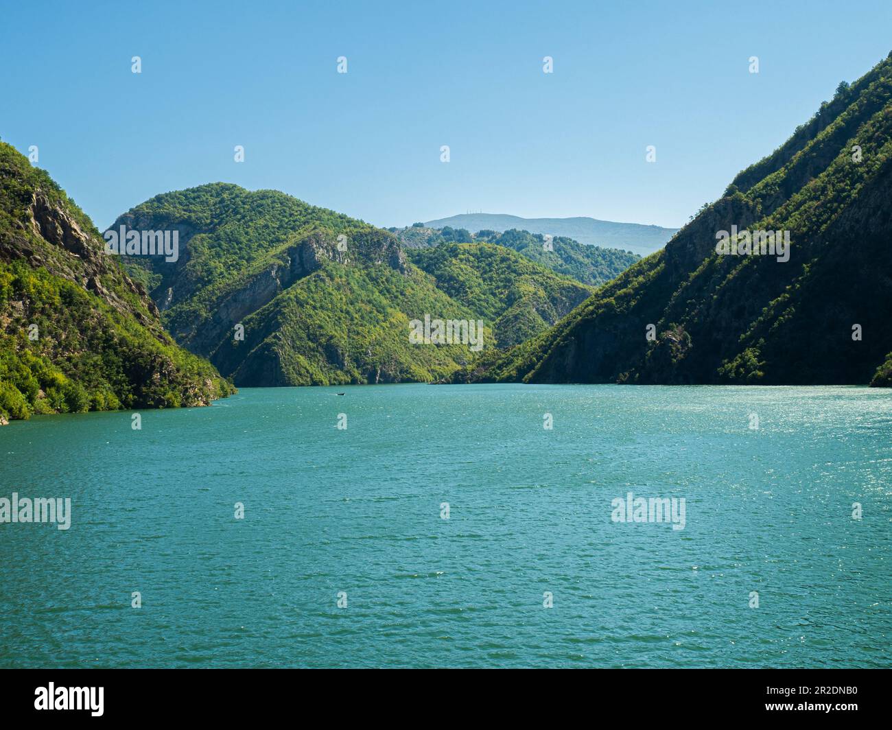 Lake koman ferry Banque de photographies et d’images à haute résolution ...