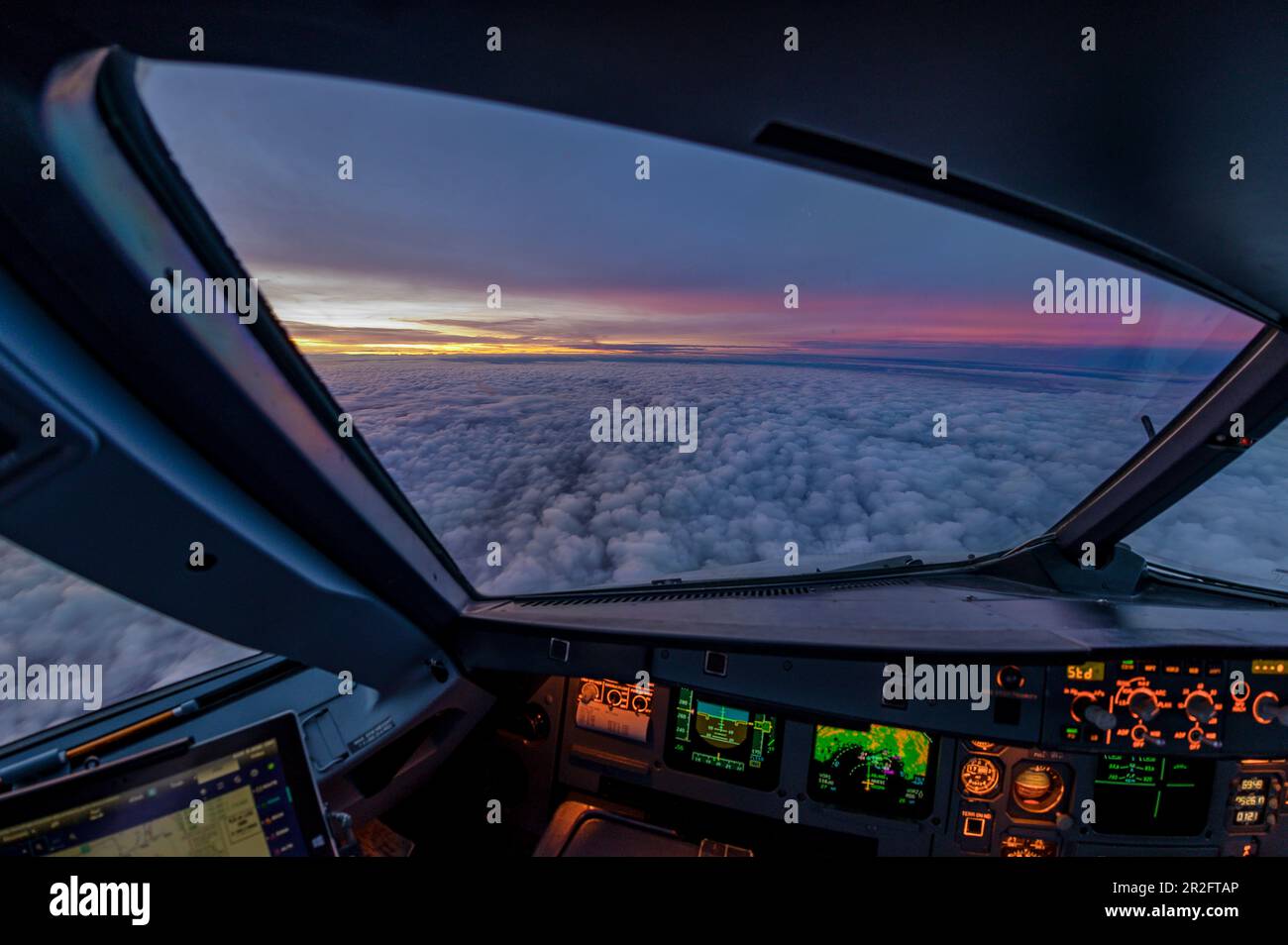 Pilot cockpit a320 Banque de photographies et d’images à haute ...