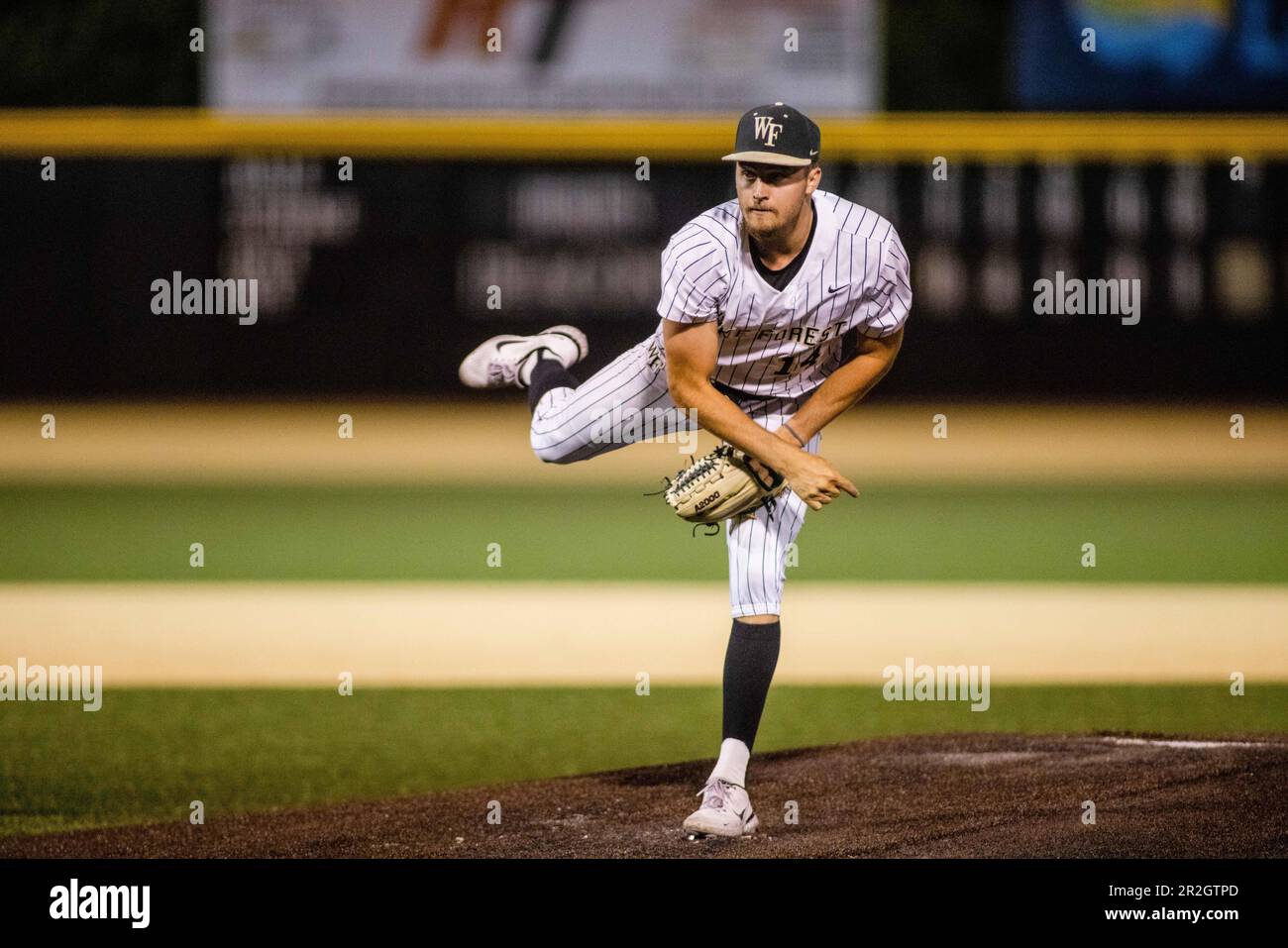 18 mai 2023: Wake Forest Daemon Deacons Pitcher Camden Minacci (14 ...