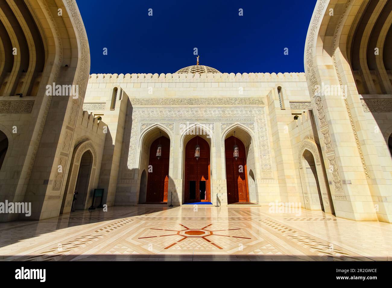 La mosquée du Sultan Qaboos à Muscat est l'une des plus grandes et des ...