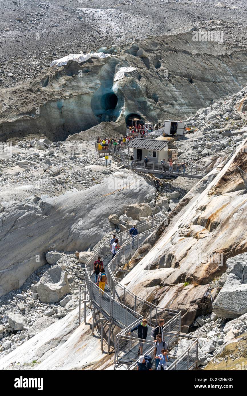 Sentier menant à la grotte de glace de la Mer de glace, Chamonix Mont ...