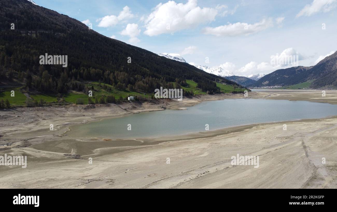 Reschensee wenig wasser Banque de photographies et d’images à haute ...
