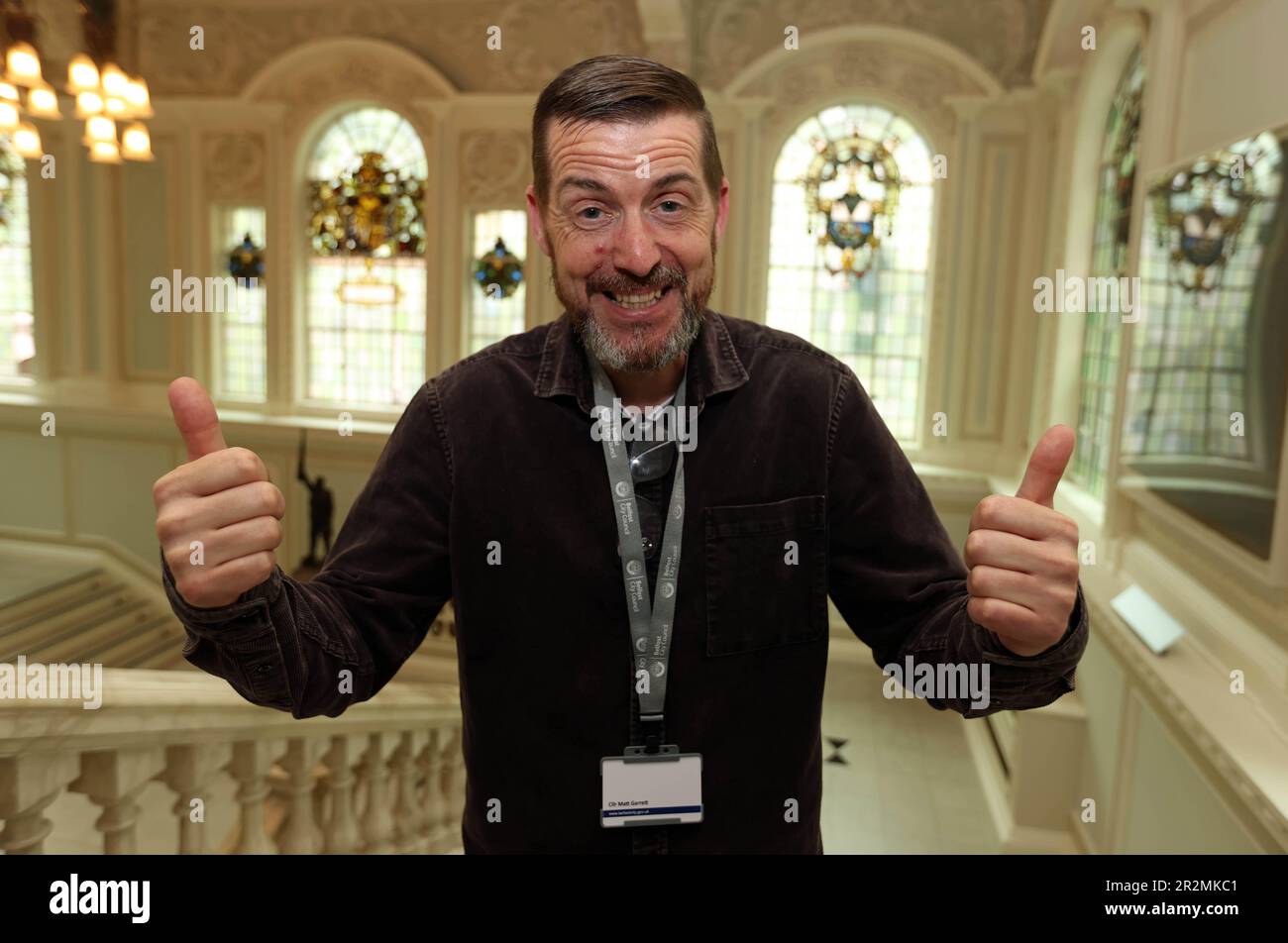 Matt Garrett, de Sinn Fein, fête sa victoire à Collin, aux élections du ...