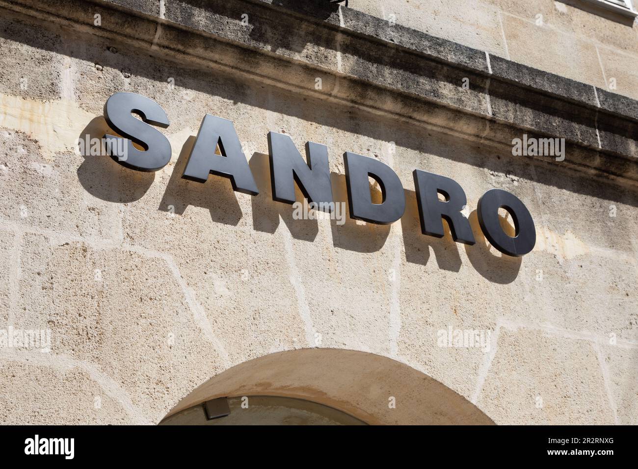 Bordeaux , Aquitaine France - 05 15 2023 : texte et logo sandro marque ...