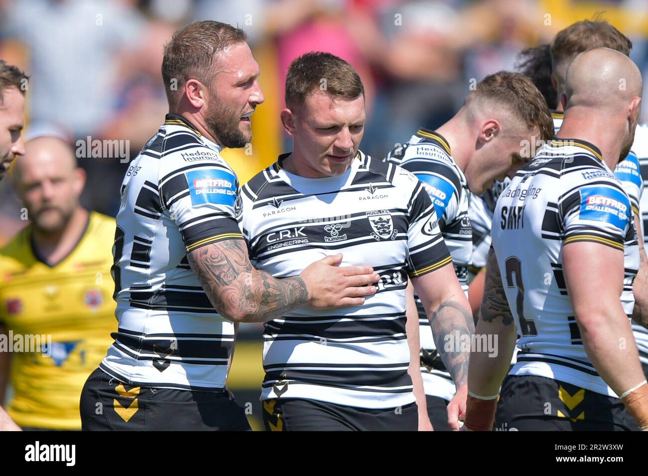 Josh Griffin #23 de Hull FC célèbre son essai lors du match de la coupe ...