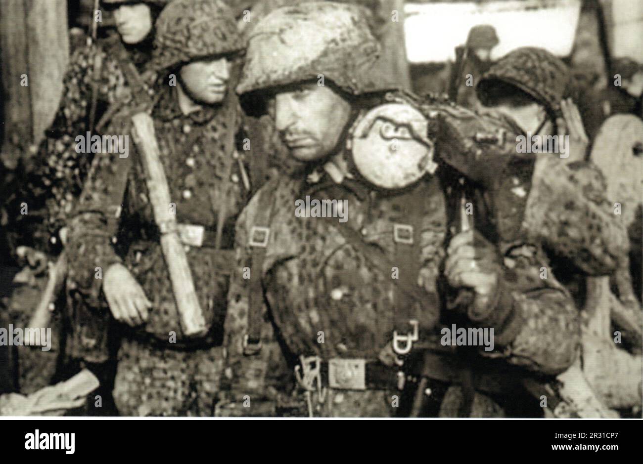 Photo B&W de la Seconde Guerre mondiale German Waffen SS Men in Camo ...