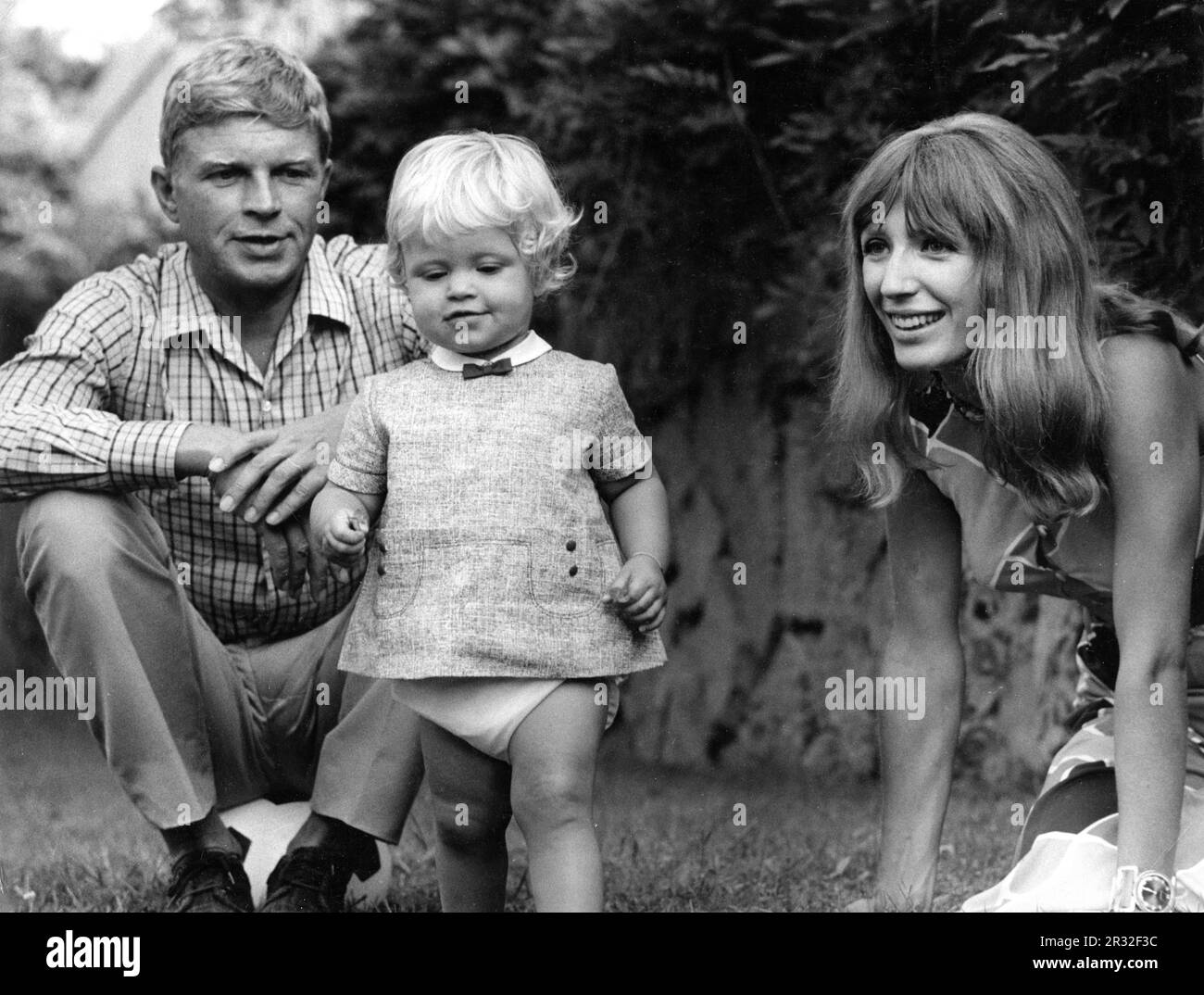 HARDY KRUGER vers 1969 avec sa femme italienne de 2nd artiste-peintre FRANCESCA CAMARAZZI et ...