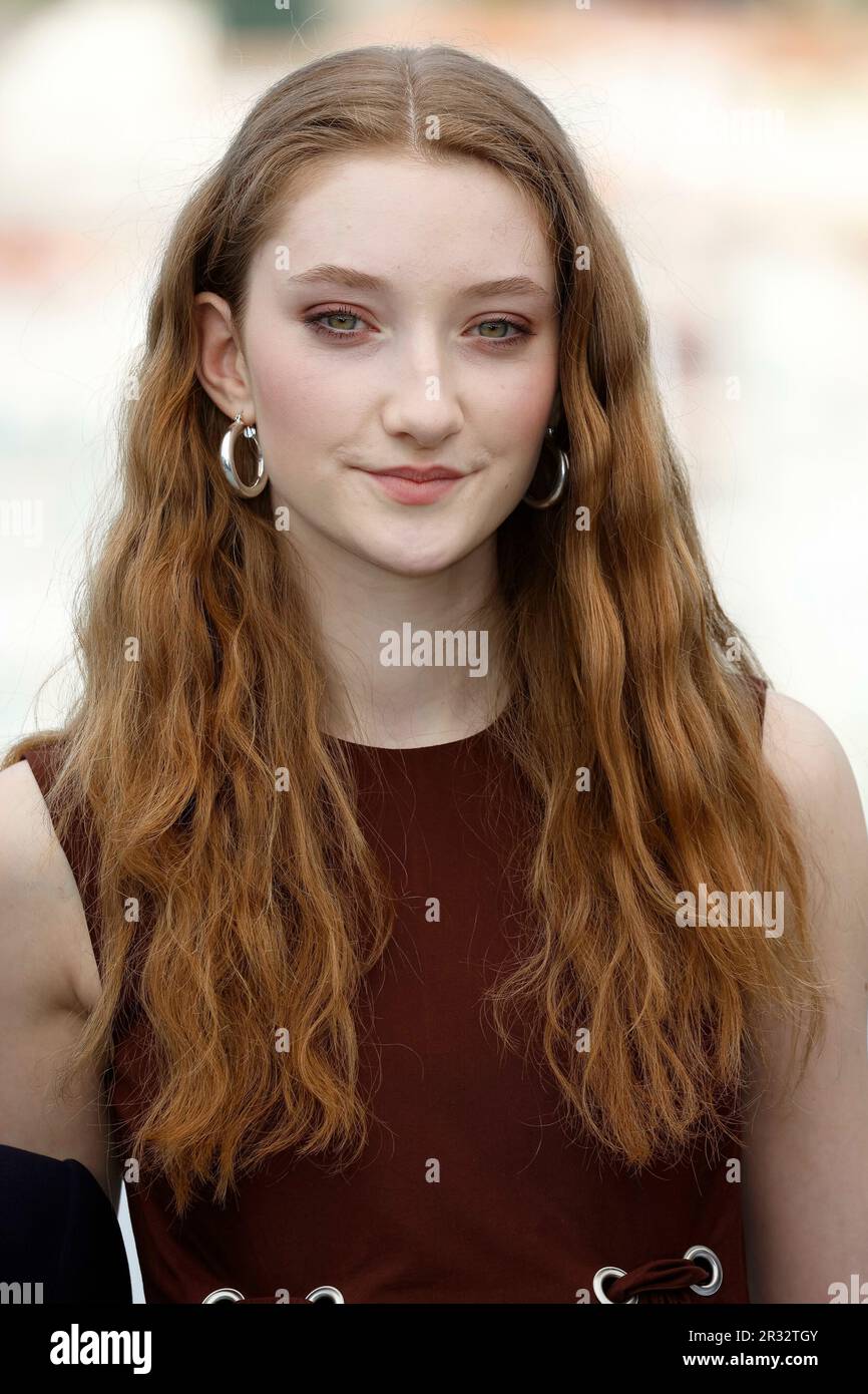 Junia Rees pose au photocall 'firebrand' lors du Festival de Cannes ...