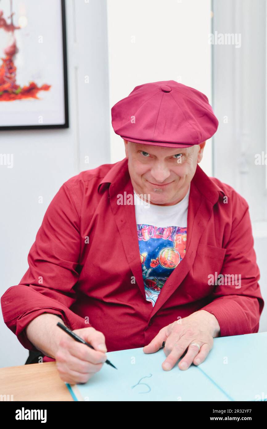 Du 21 au 28 mai 2023, Mark Bode interprète lors de son exposition 'Mark ...