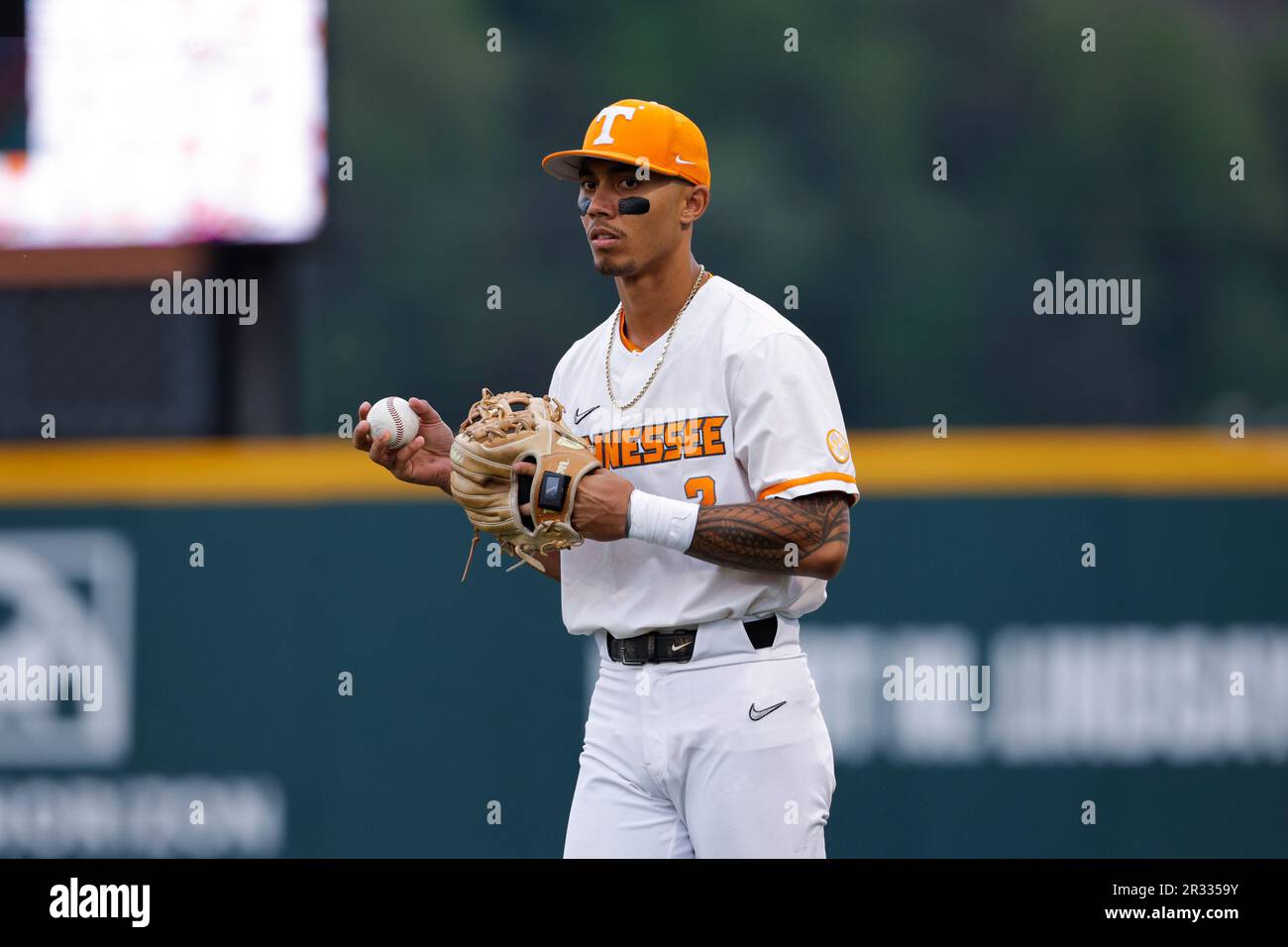 Tennessee Volunteers shortstop Maui Ahuna (2) warms up prior to the ...