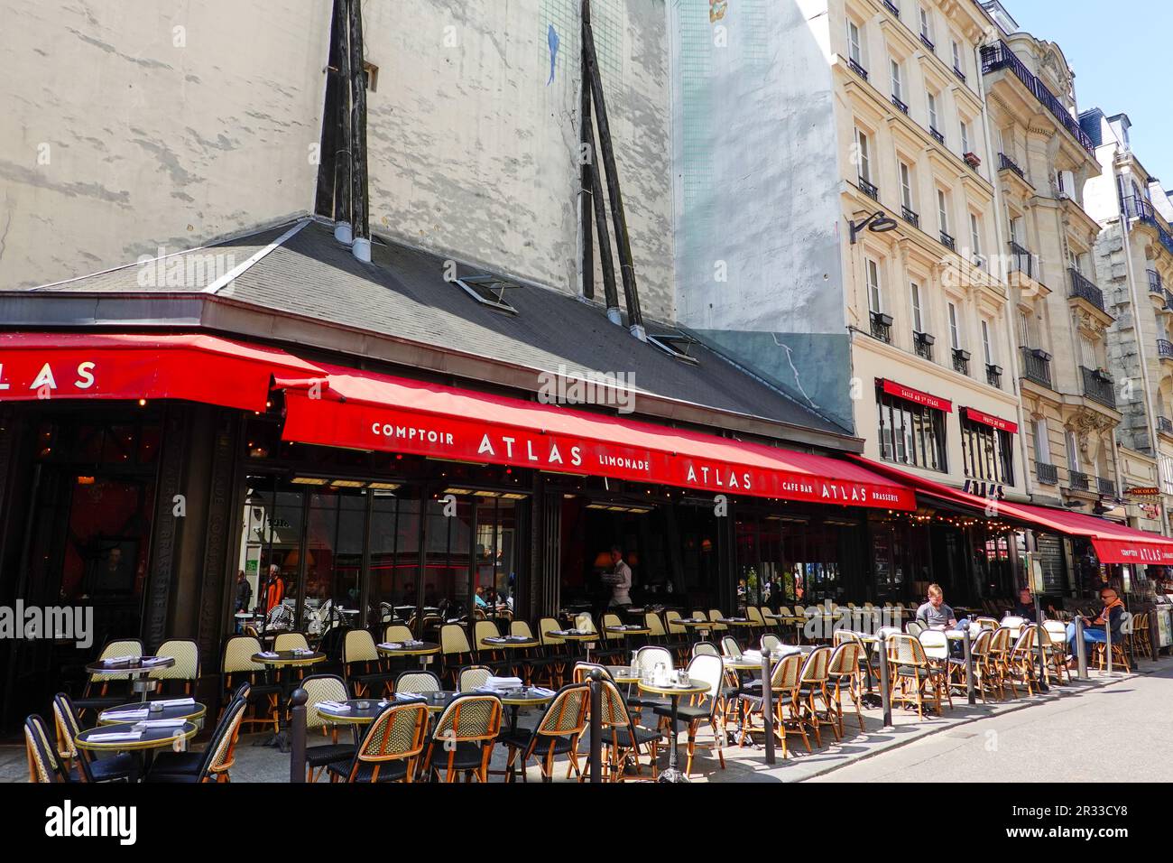 Terrasse extérieure, Atlas, l’Atlas, Brasserie, bar, Personnes assises ...