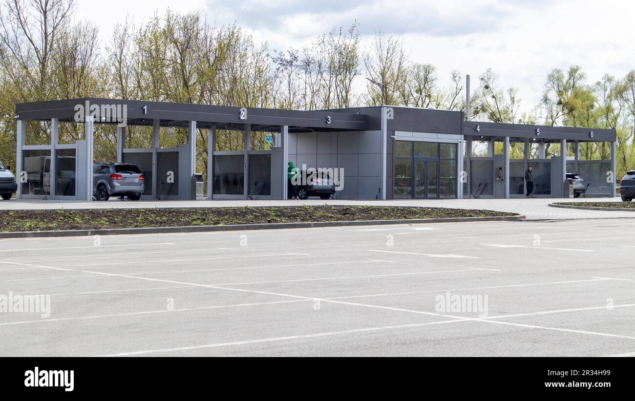 Lave-auto haute pression en libre-service à l'air libre. Photo d'un ...