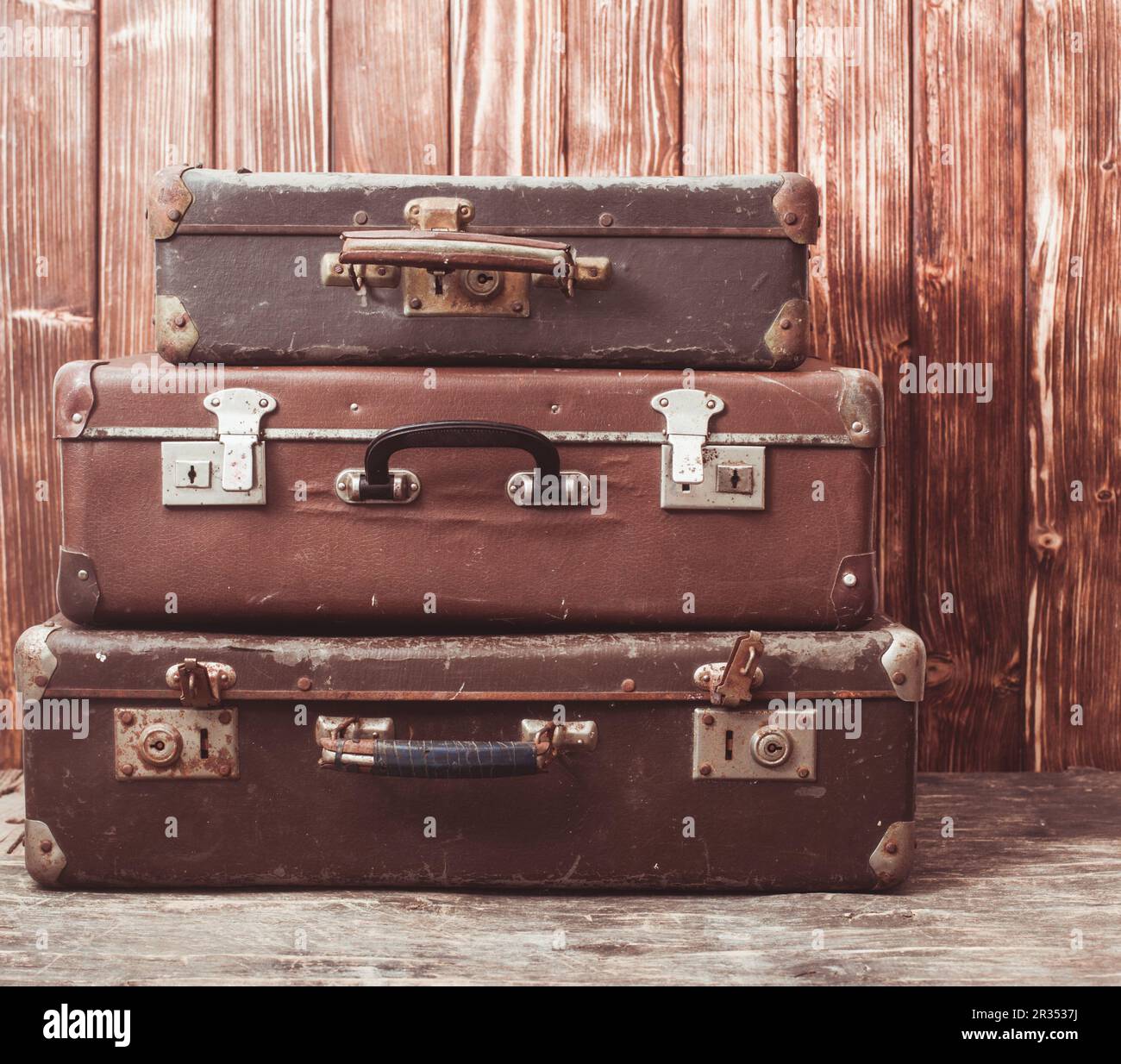 Stack of vintage suitcases Banque de photographies et d’images à haute ...