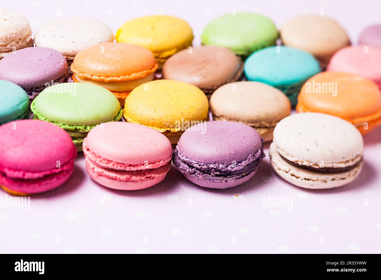 Macarons colores Banque de photographies et d’images à haute résolution ...