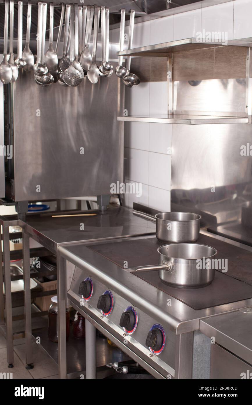 Cuisinière à gaz professionnelle Banque de photographies et d’images à ...