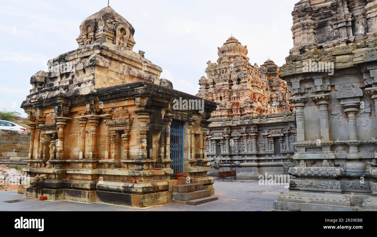 Complexe du temple de pushpagiri Banque de photographies et d’images à haute résolution - Alamy