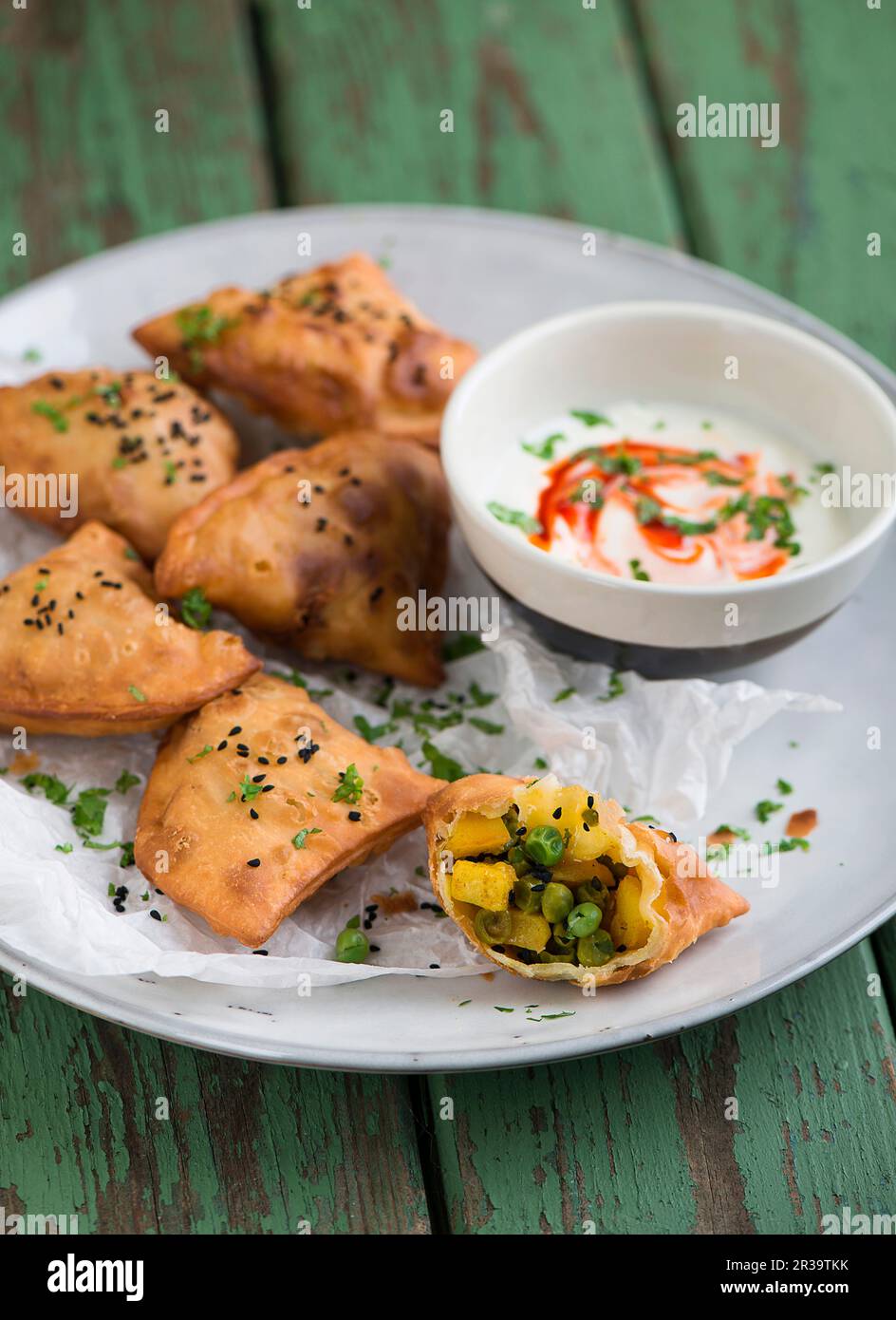 Veg samosa Banque de photographies et d’images à haute résolution - Alamy