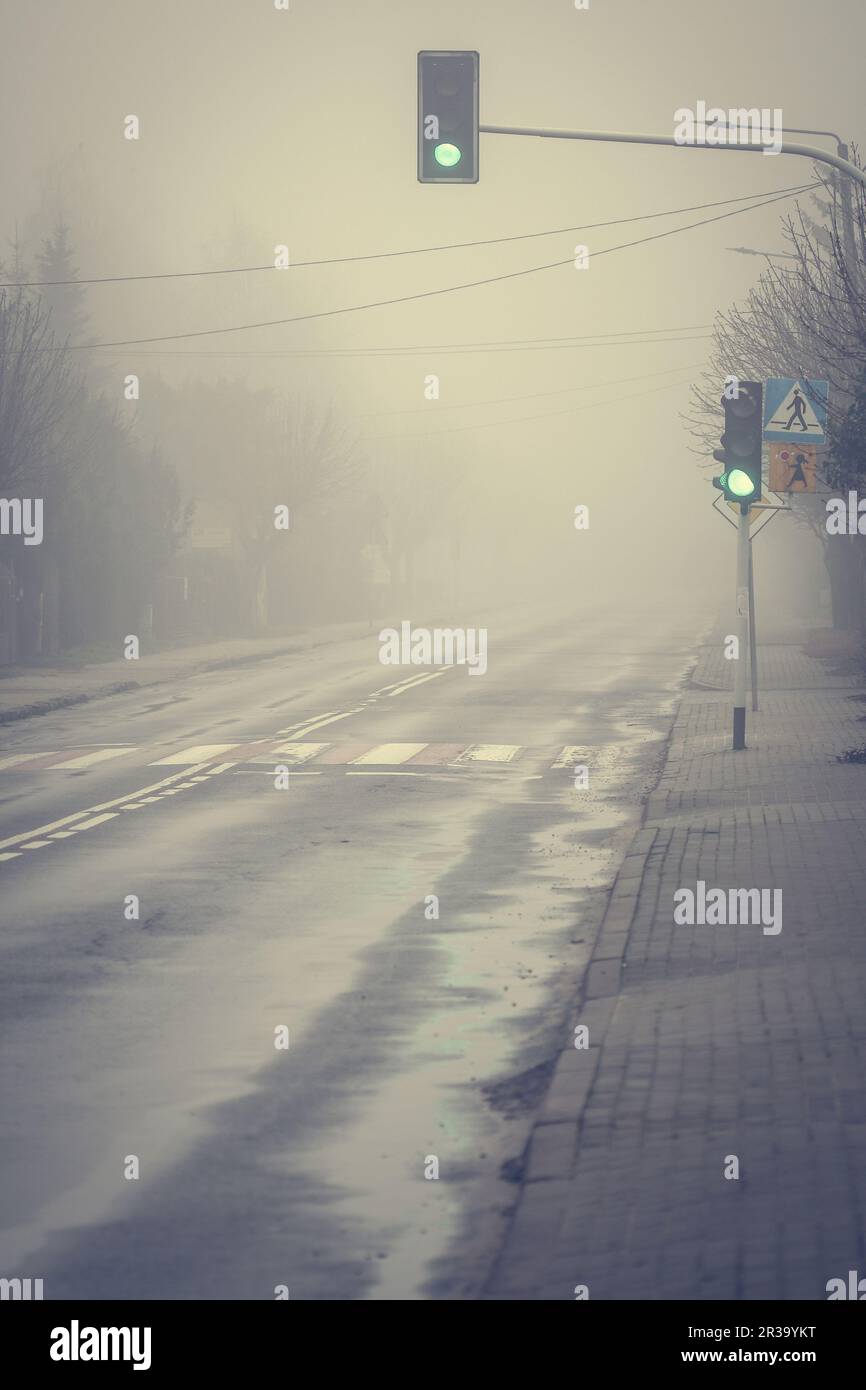 Feux de circulation avec feu vert Banque de photographies et d’images à haute résolution - Alamy