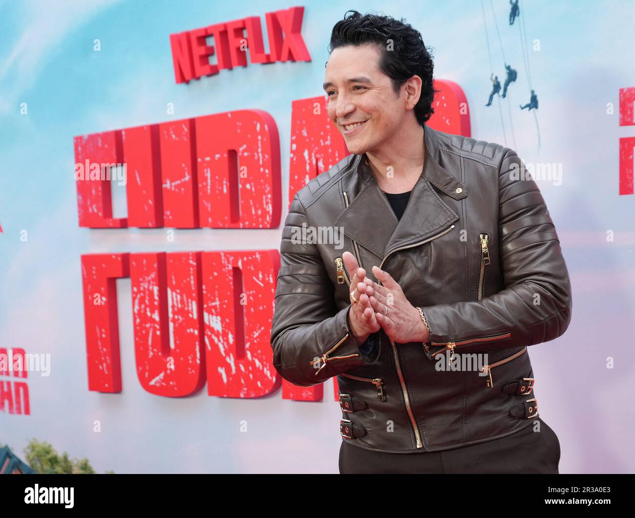 Gabriel Luna arrive à la première FUBAR de Netflix à Los Angeles qui s ...