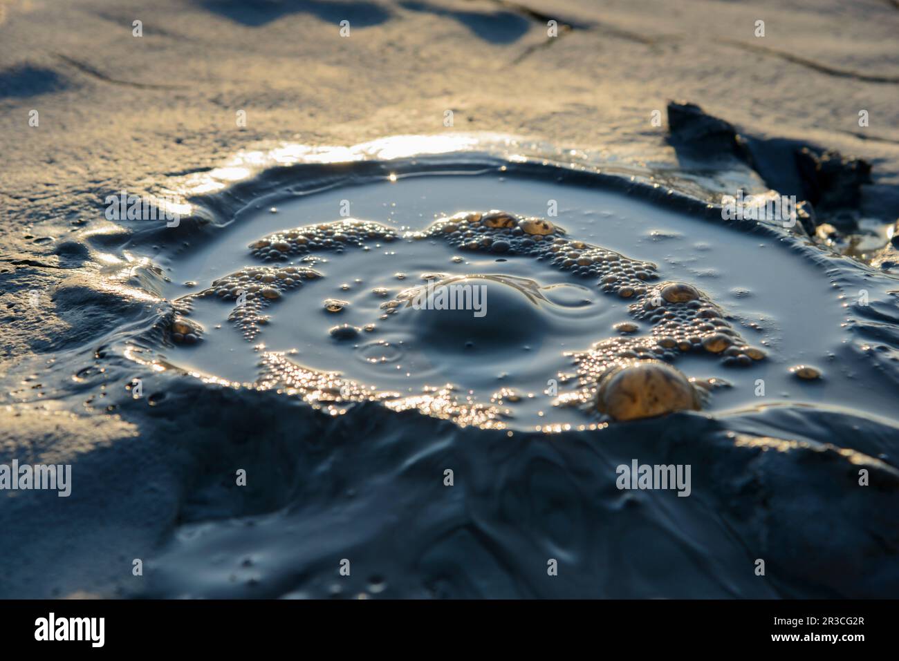 Volcans de boue Banque de photographies et d’images à haute résolution - Alamy