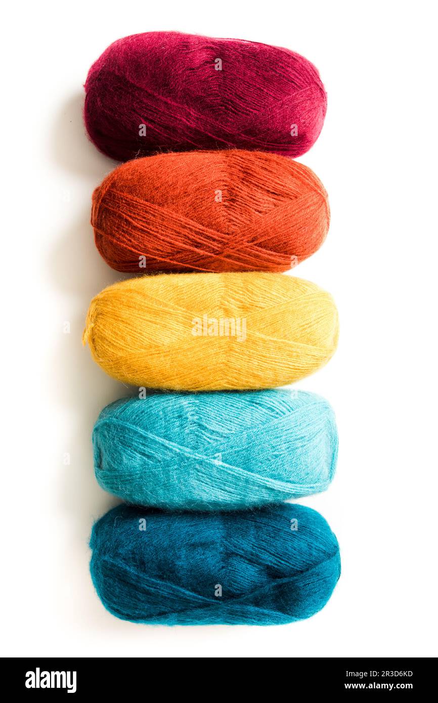 Les différentes couleurs des fils dans les couleurs tendance isolé sur ...