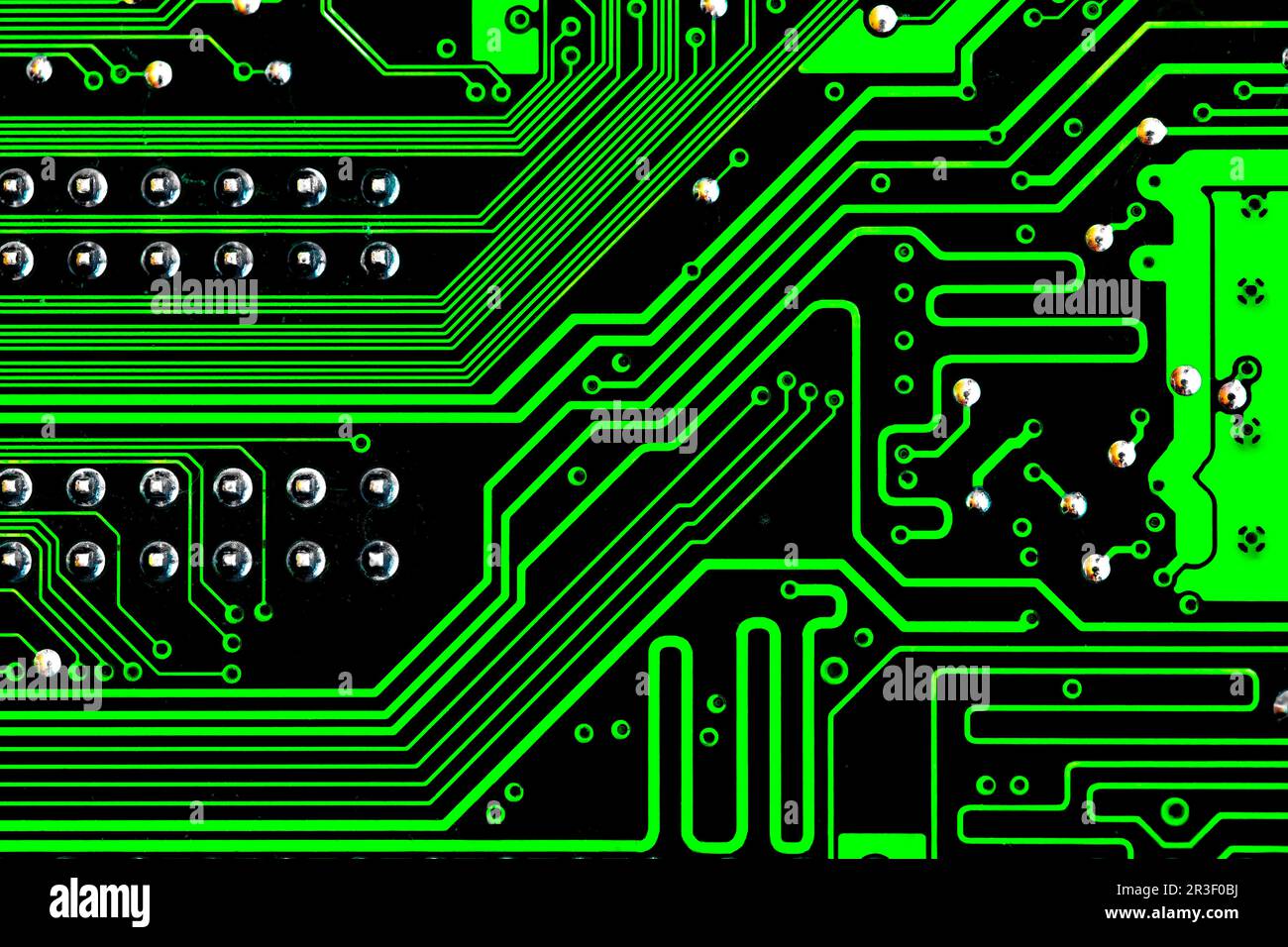Macro gros plan du câblage imprimé sur la carte de circuit imprimé du PC Photo Stock - Alamy