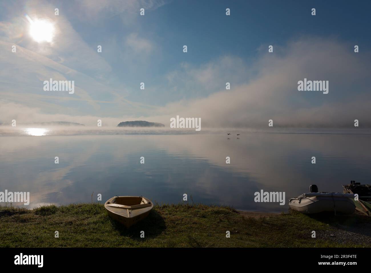 Rive boats Banque de photographies et d’images à haute résolution - Alamy