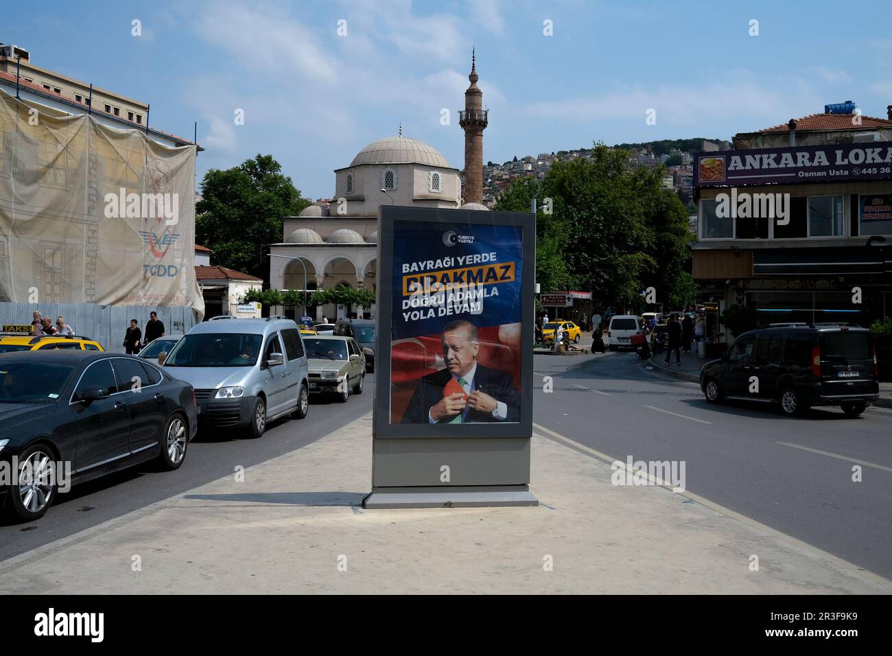 L'affiche électorale de Recep Tayyip Erdogan vue le long de la rue à ...