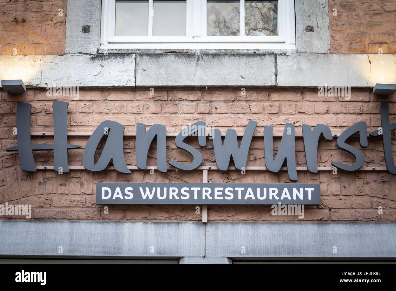 Photo d'un panneau avec le logo du restaurant Hrehurst à aix-la ...