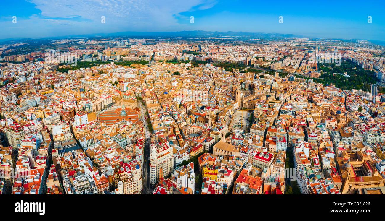 Vue panoramique aérienne de la ville de Valence. Valence est la ...