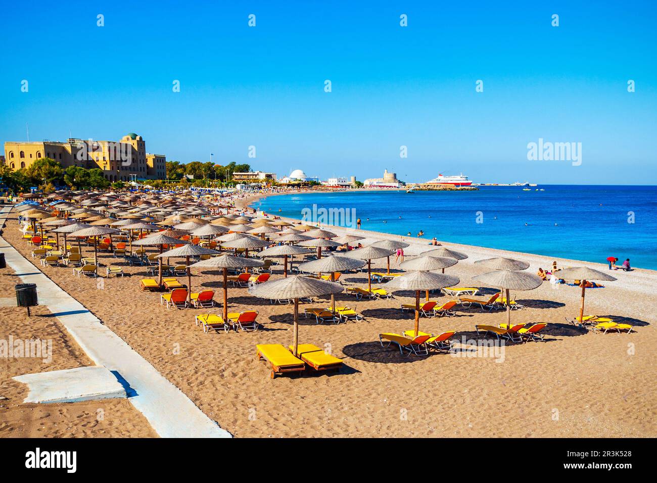 La ville de Rhodes beach vue panoramique aérienne dans l'île de Rhodes ...